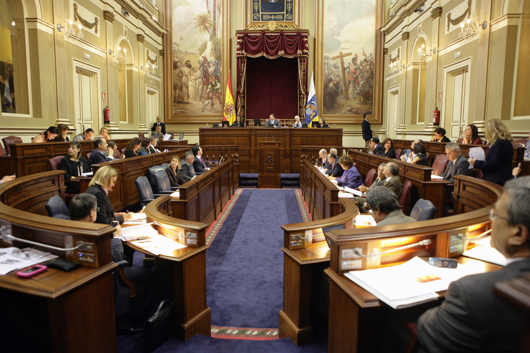 El Pleno del Parlamento volvio a celebrarse en el Salón de Plenos ...